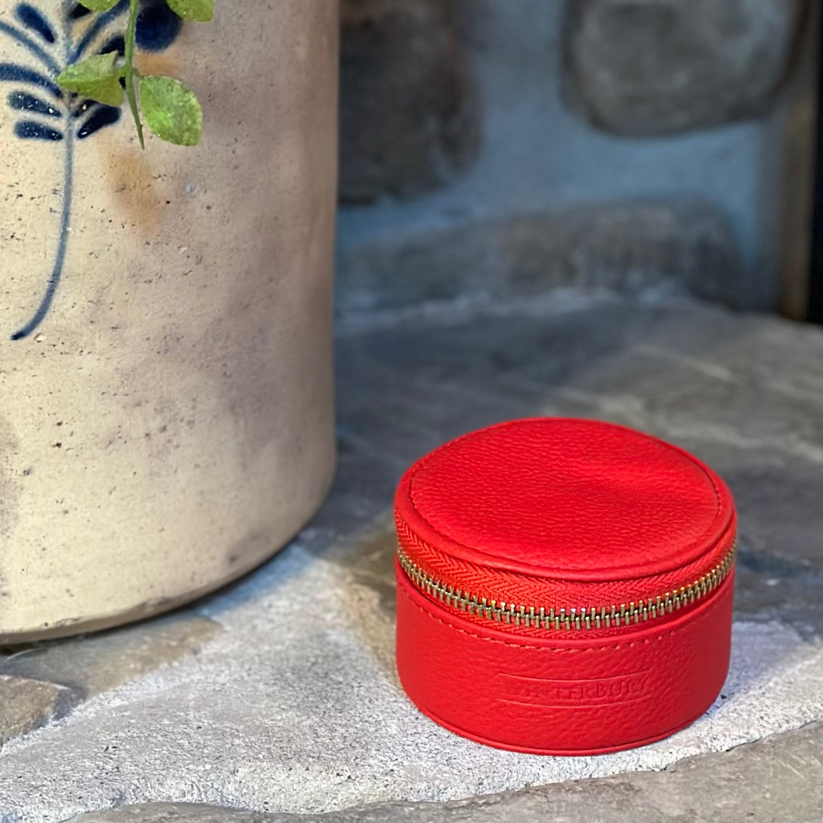WinterBury Red Mini Leather Round Case – Hobby House Needleworks