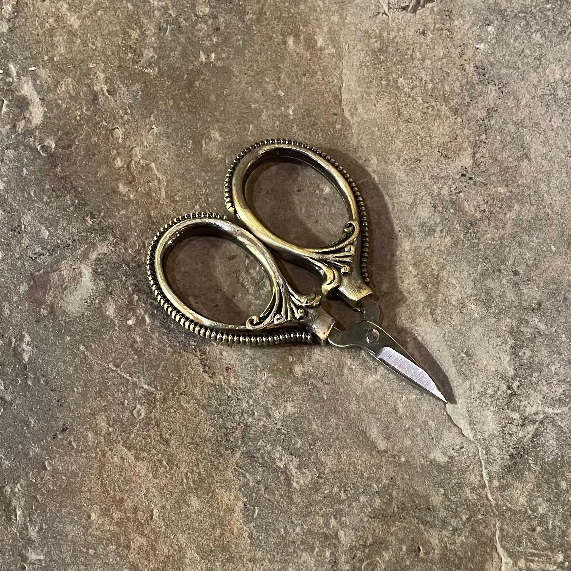 Mini Embroidery Scissors ~ Antique Gold – Hobby House Needleworks