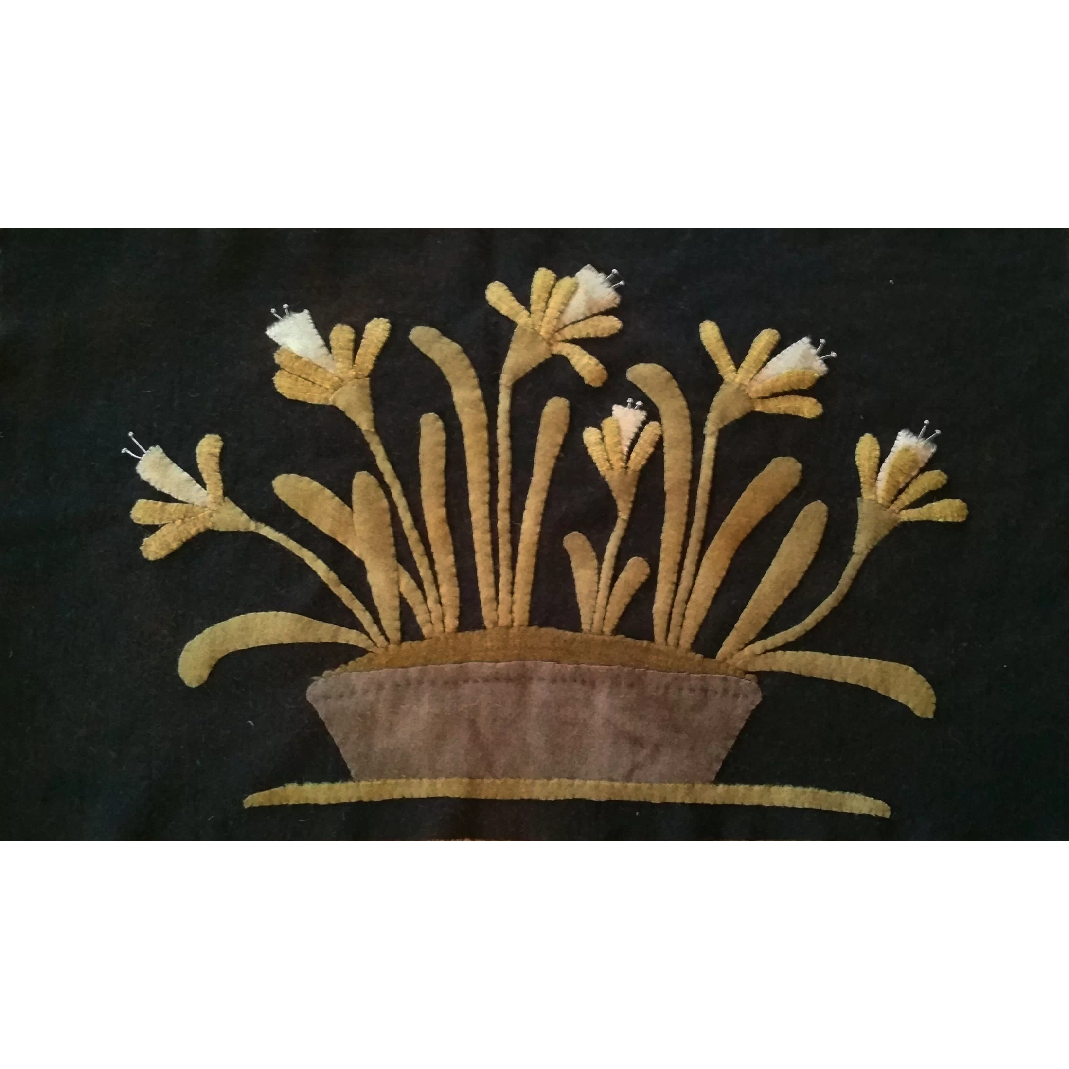 Maggie Bonanomi ~ Daffies in an Old Granite Pan Wool Applique Pattern ...